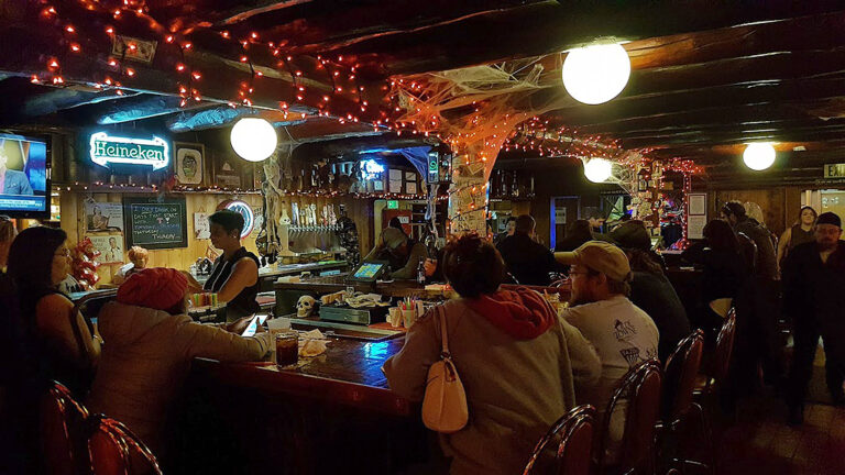 14 Awesome Bars in Anchorage, Alaska - The Wild Trek