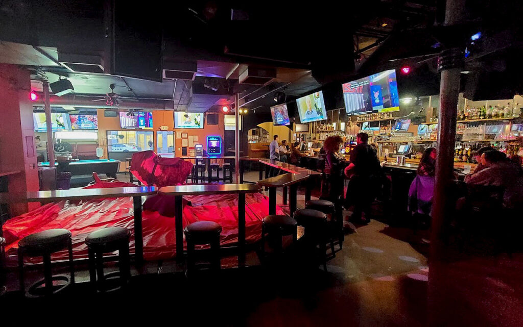 14 Awesome Bars in Anchorage, Alaska - The Wild Trek